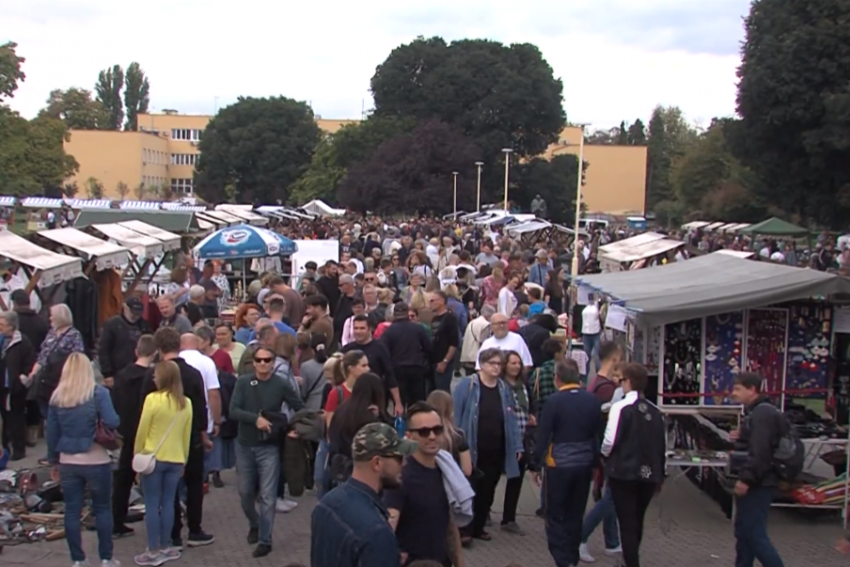 Na Sajmu antikviteta najveći red za langošice | STV.HR