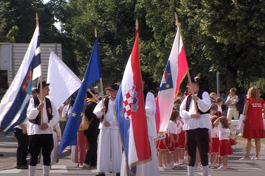 Mali vezovi kao velika pozivnica za nedjeljnu manifestaciju | STV.HR